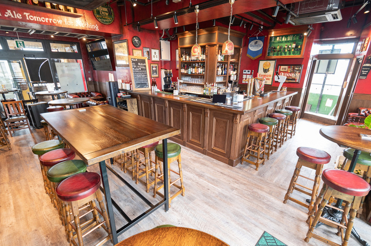 Irish Pub HOWDY in Yomitan/Chatan, Okinawa - SAVOR JAPAN