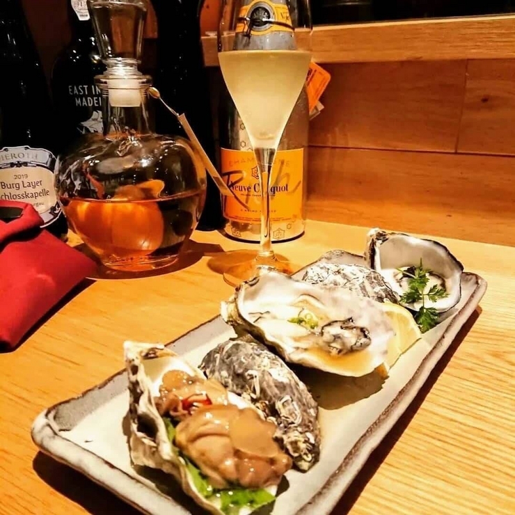 Japanese and Wine Yakuin Naritaya in Yakuin, Fukuoka - SAVOR JAPAN